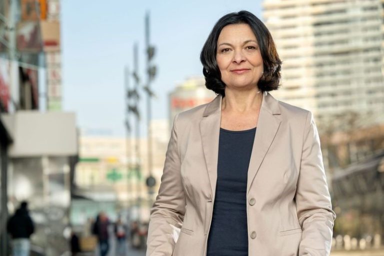 Über mich › Nadia Khalaf